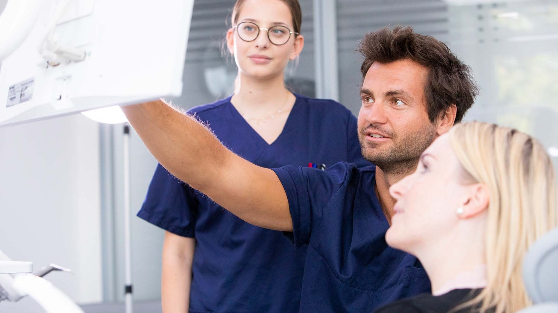 Zahnarzt Stellenangebote (m/w/d) | AllDent Karriere